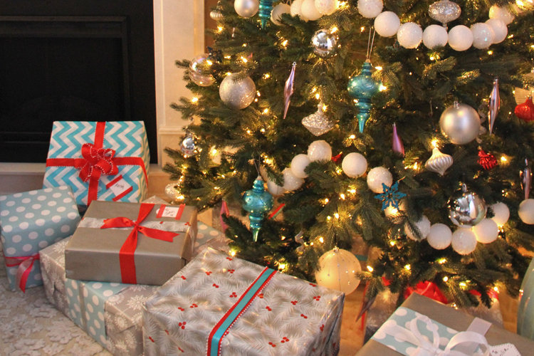 DIY Glitter Snowball Garland | Wayfair