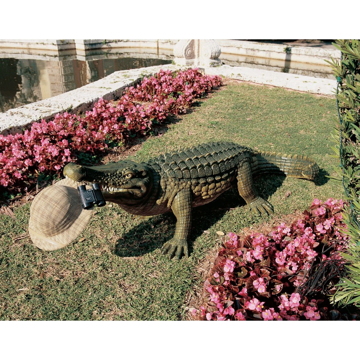 Design Toscano The Gargantuan Garden Gator Statue | Wayfair