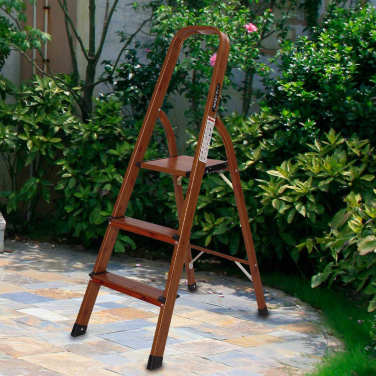 WFX Utility™ Glynn Wood Step Ledder with 300 lb. Load Capacity ...