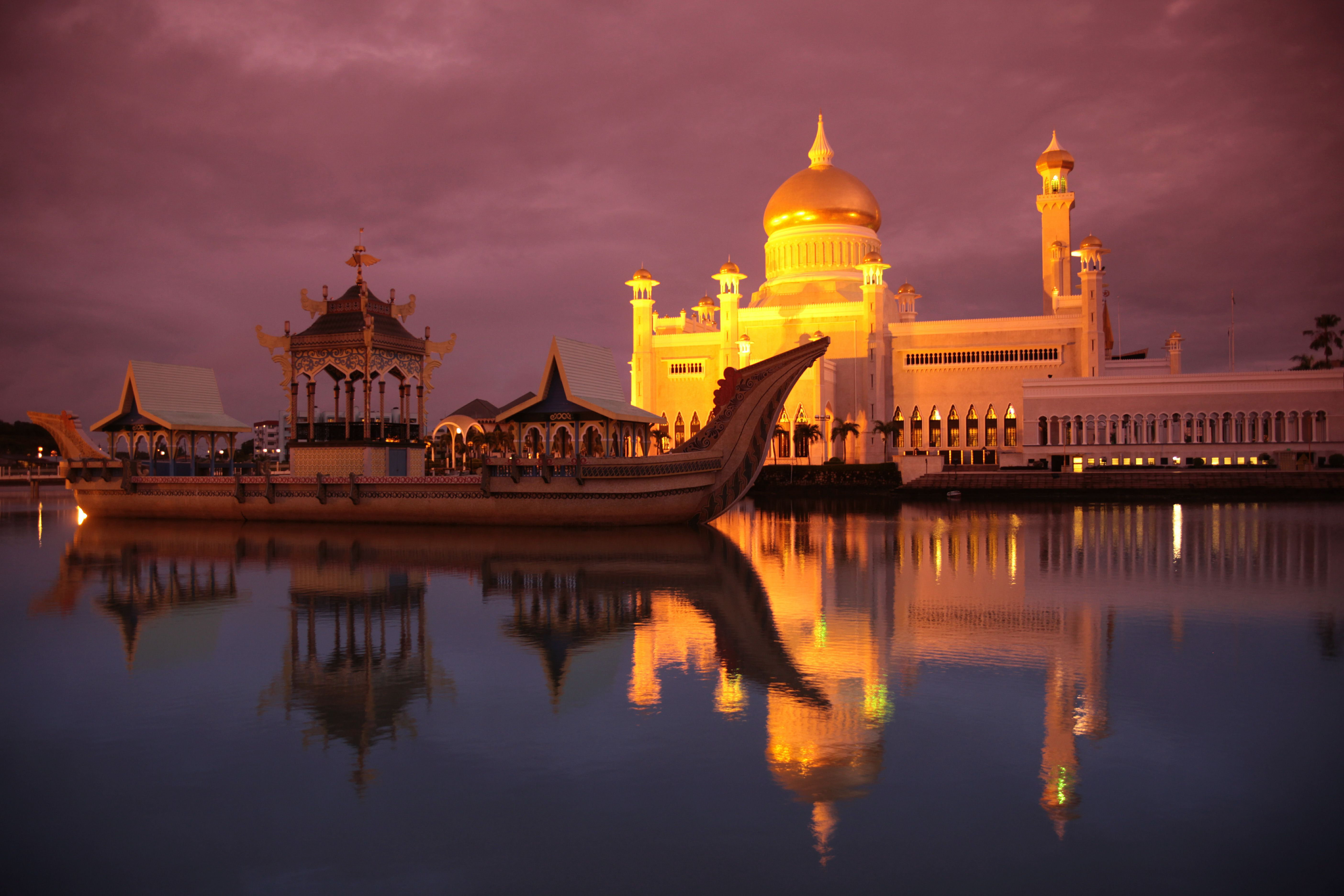 Ebern Designs Chenay Asia Brunei Darussalam Mosque by Urf - Wrapped ...