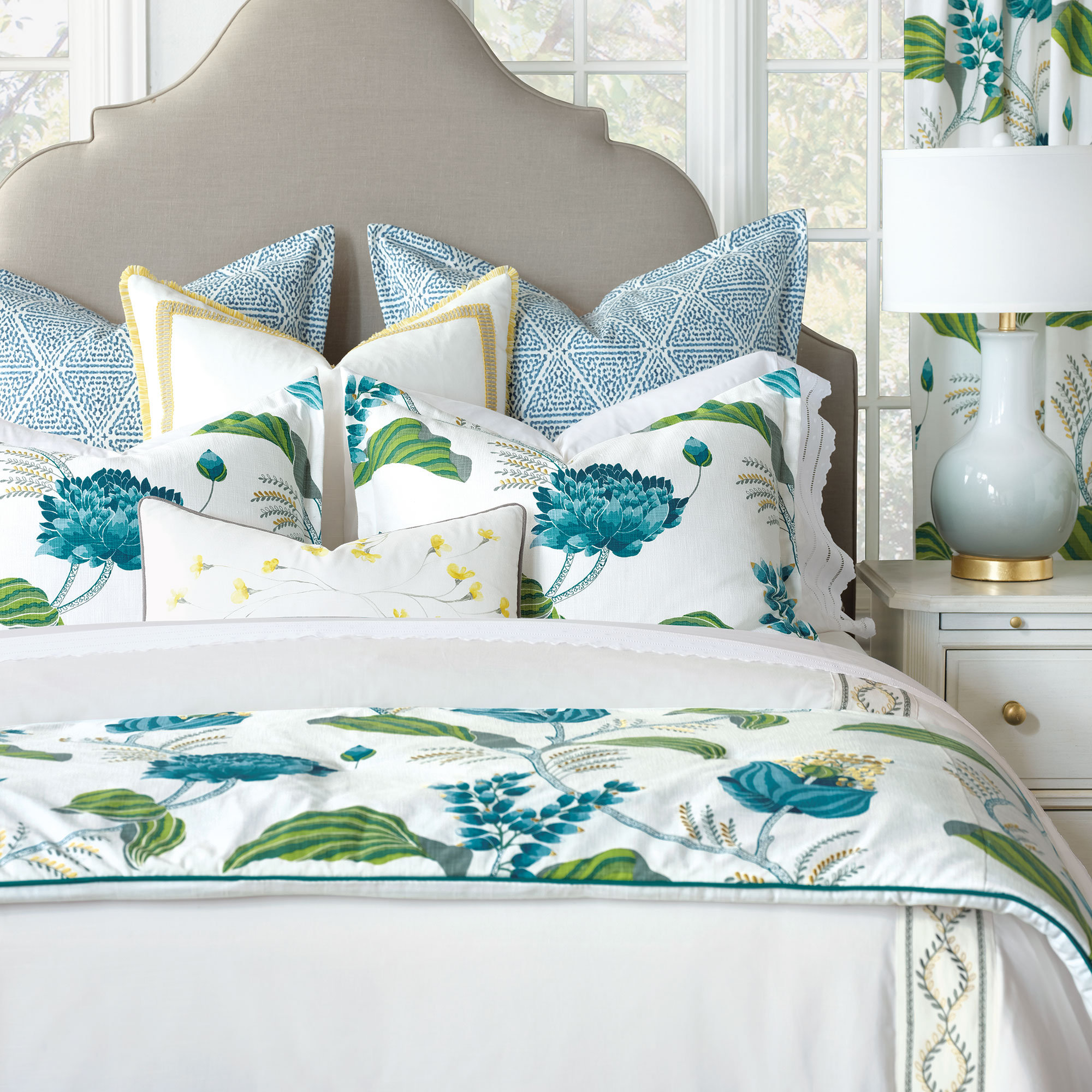 Eastern Accents Clementine Vine Border Button-Tufted Comforter | Wayfair