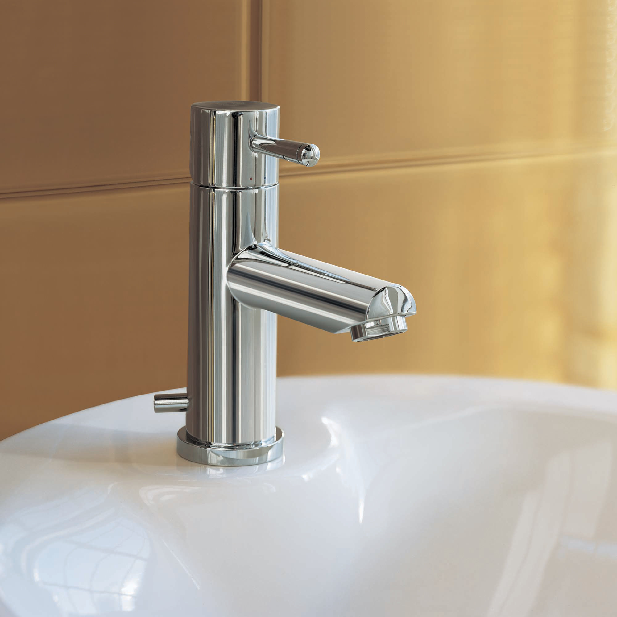 American Standard Serin Single Hole Bathroom Faucet with Drain Assembly ...