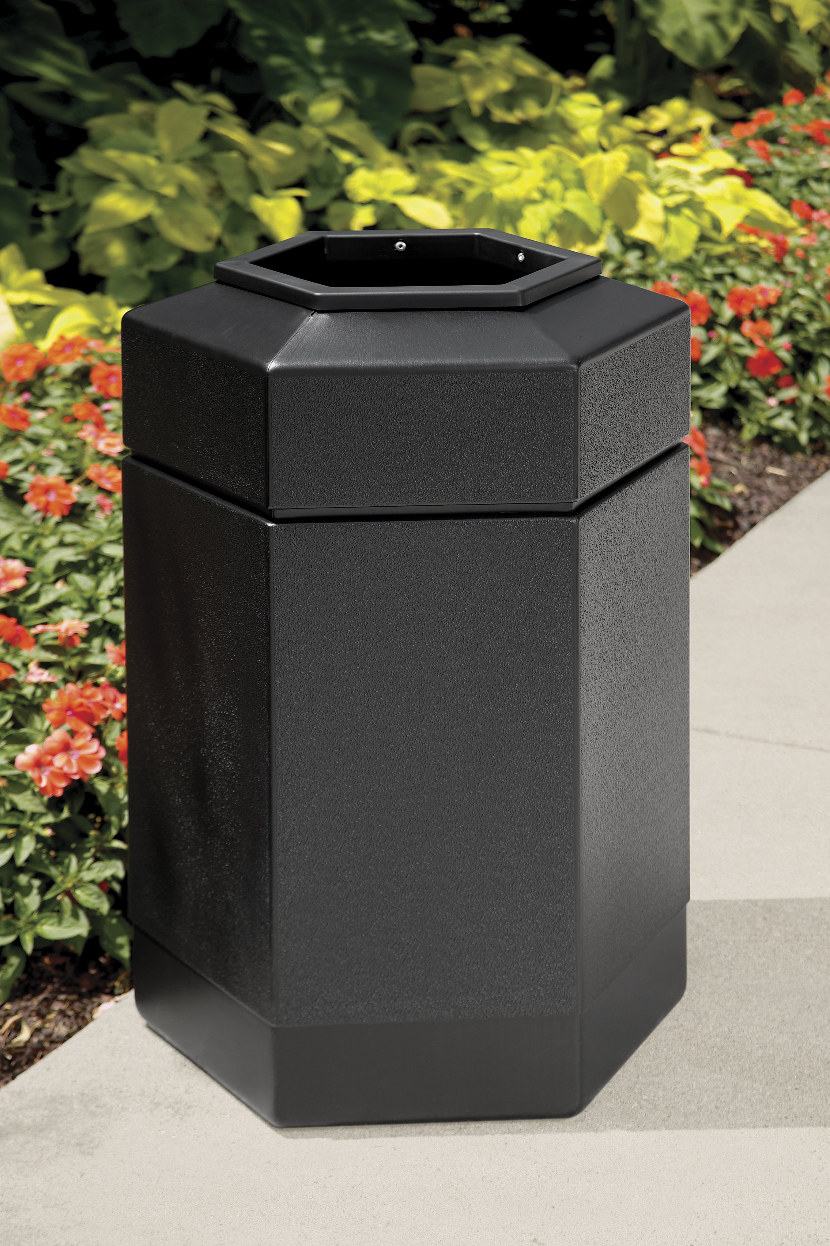 Commercial Zone PolyTec 30 Gallon Trash Can & Reviews | Wayfair