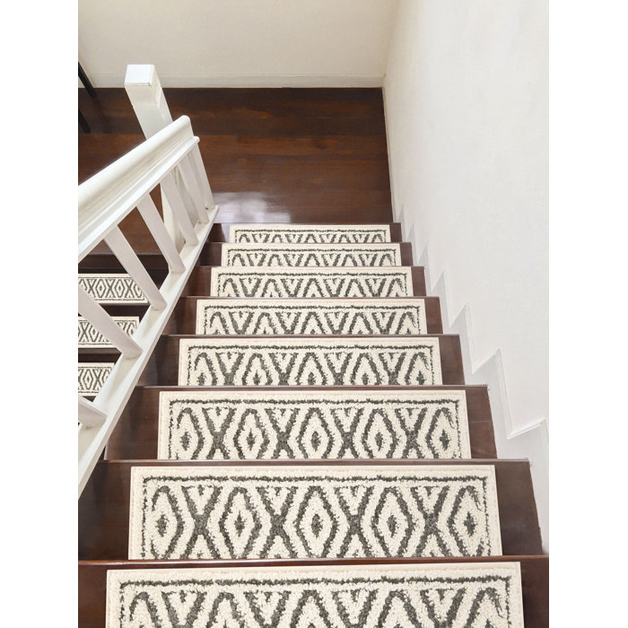 Foundry Select Sofihas White/Gray Diamond Shag Stair Rugs - Machine ...