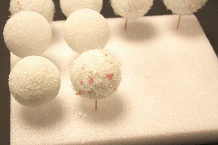 DIY Glitter Snowball Garland | Wayfair