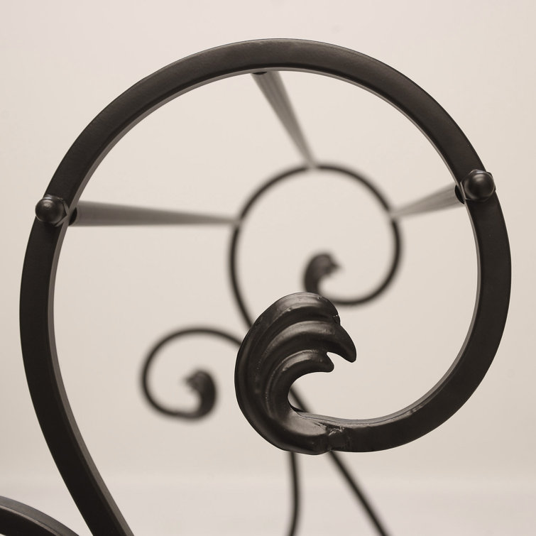 Fleur De Lis Living Support à courtepointe à volutes et Commentaires ...